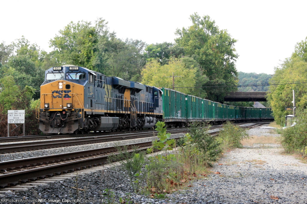 CSX 901 and train Q702